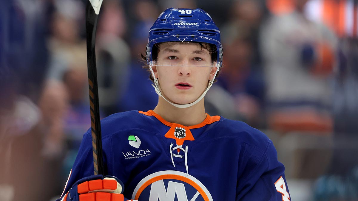 Islanders’ Matthew Schaefer passes Bobby Orr in NHL history vs. Blue ...