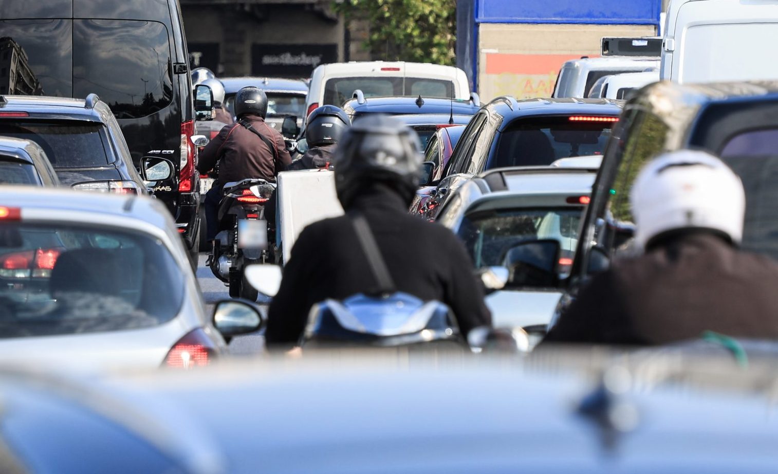 Κίνηση στους δρόμους: Μποτιλιάρισμα για γερά νεύρα στην οδό Αγ ...