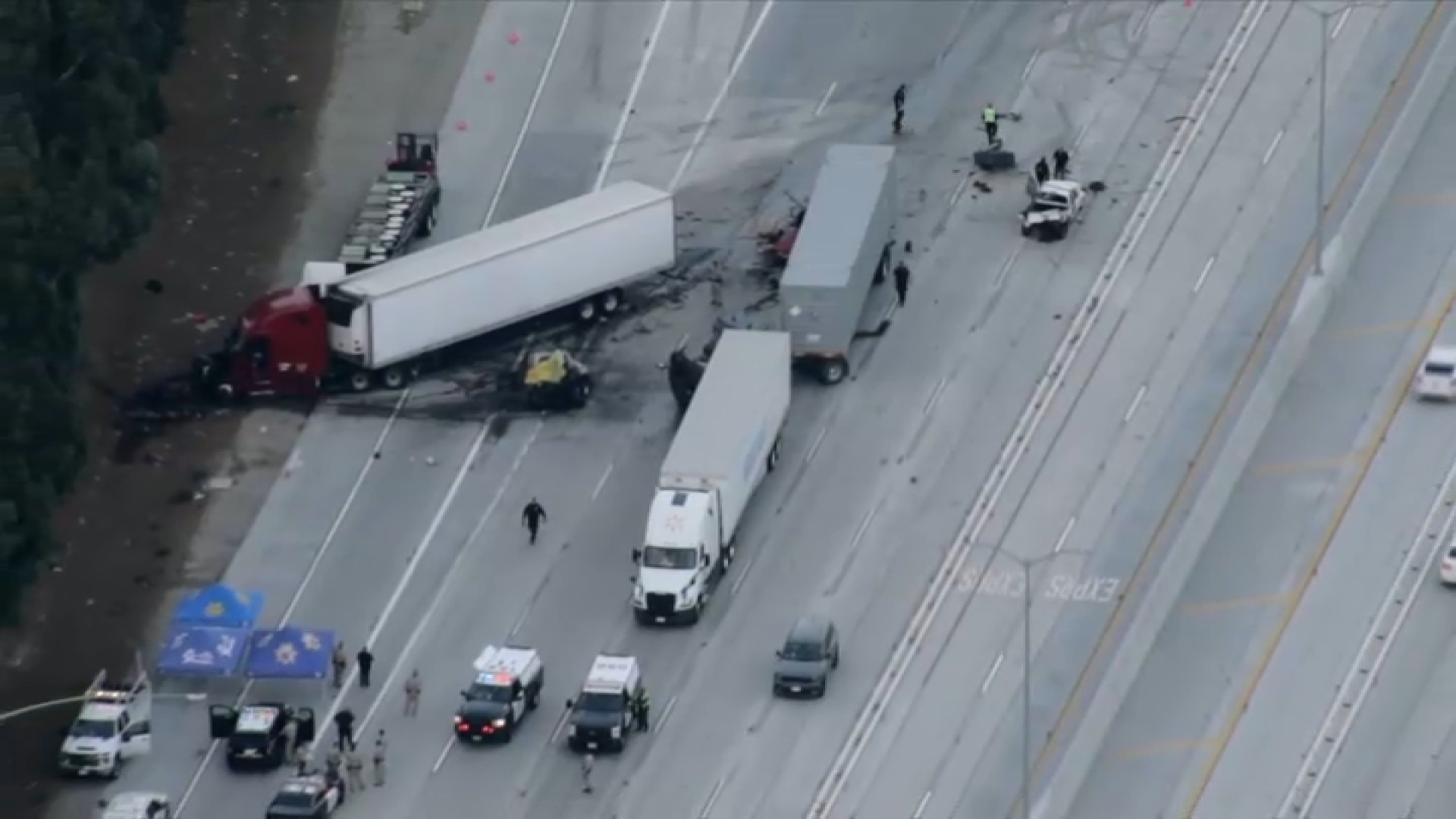 4 big rigs involved in deadly crash in Ontario