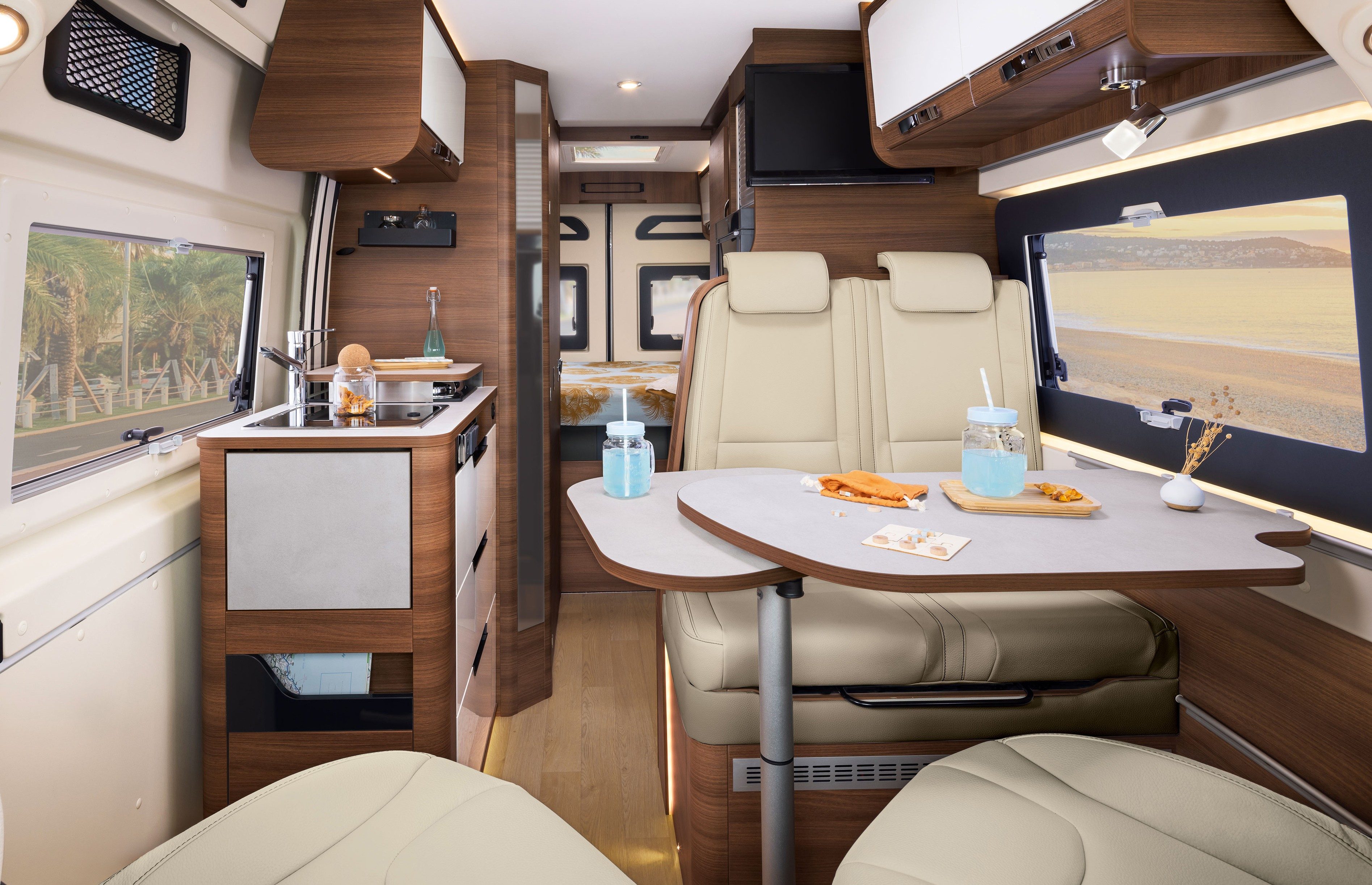 Ce van français, court et très étroit de 140 chevaux, fait coucher 3 ...