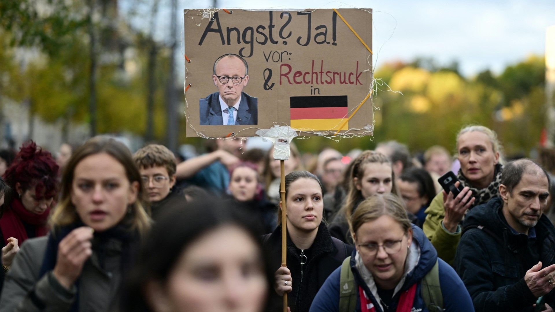 Protest gegen "Stadtbild"-Äußerungen von Merz vor CDU-Zentrale