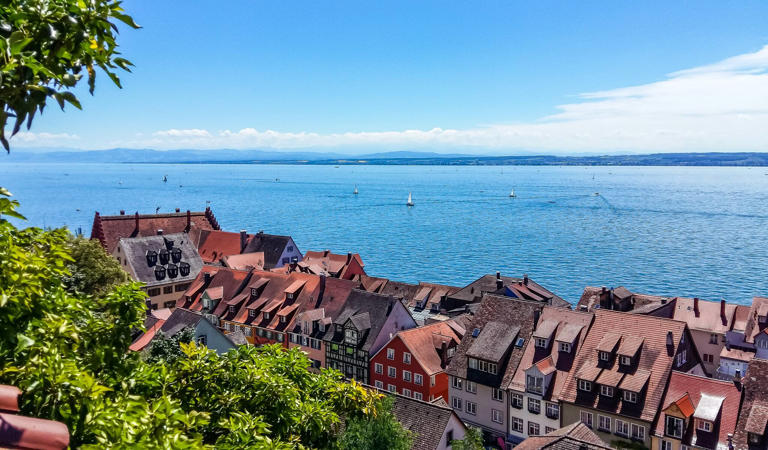 Meersburg am Bodensee: Was der märchenhaft-mediterrane Ort zu bieten hat