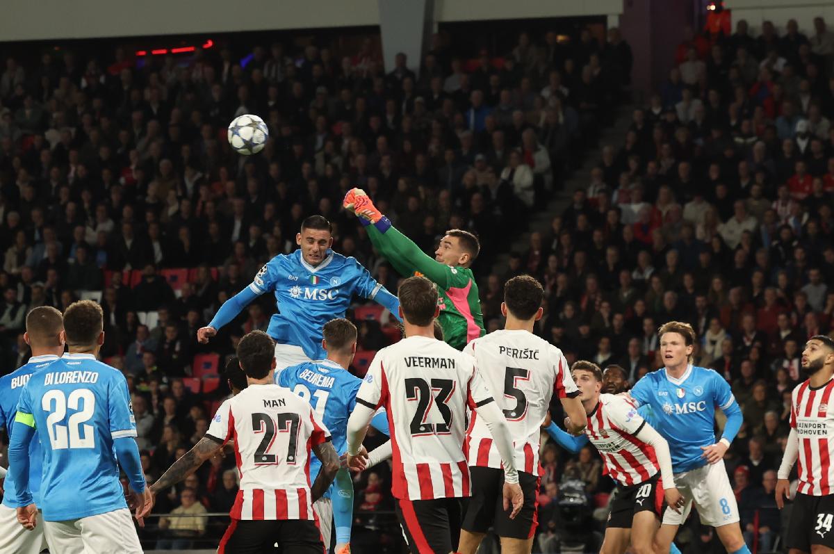 Psv-Napoli 6-2, CdS - Serata coperta dalla vergogna sportiva: non c'è ...