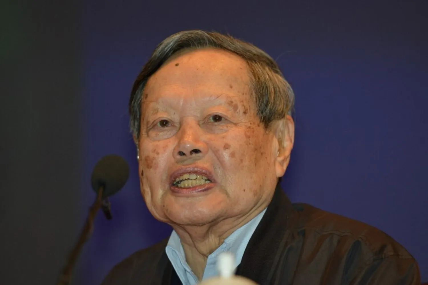 È morto a 103 anni Yang Chen-Ning, gigante della fisica moderna. Scoprì che la natura distingue ...