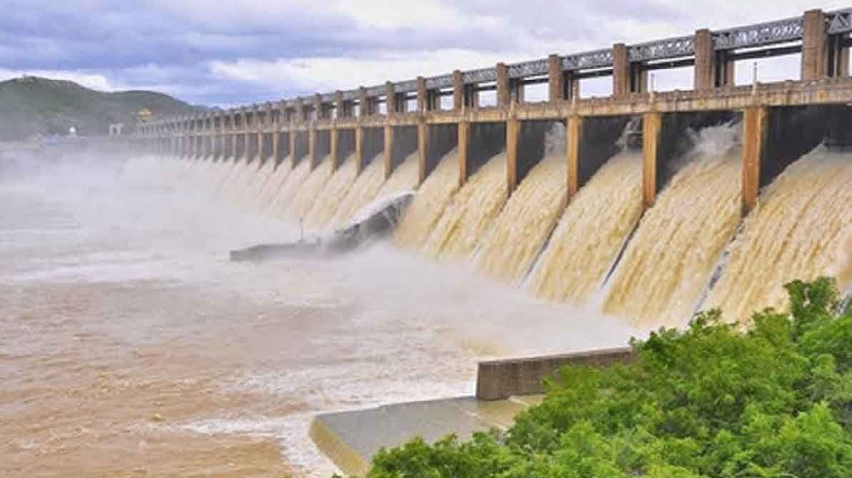 Widespread rain batters TN, Mettur Dam reaches full capacity, schools ...