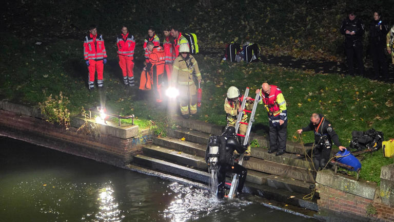 Suchaktion: Fiel jemand an der Puppenbrücke in den Stadtgraben oder nicht?