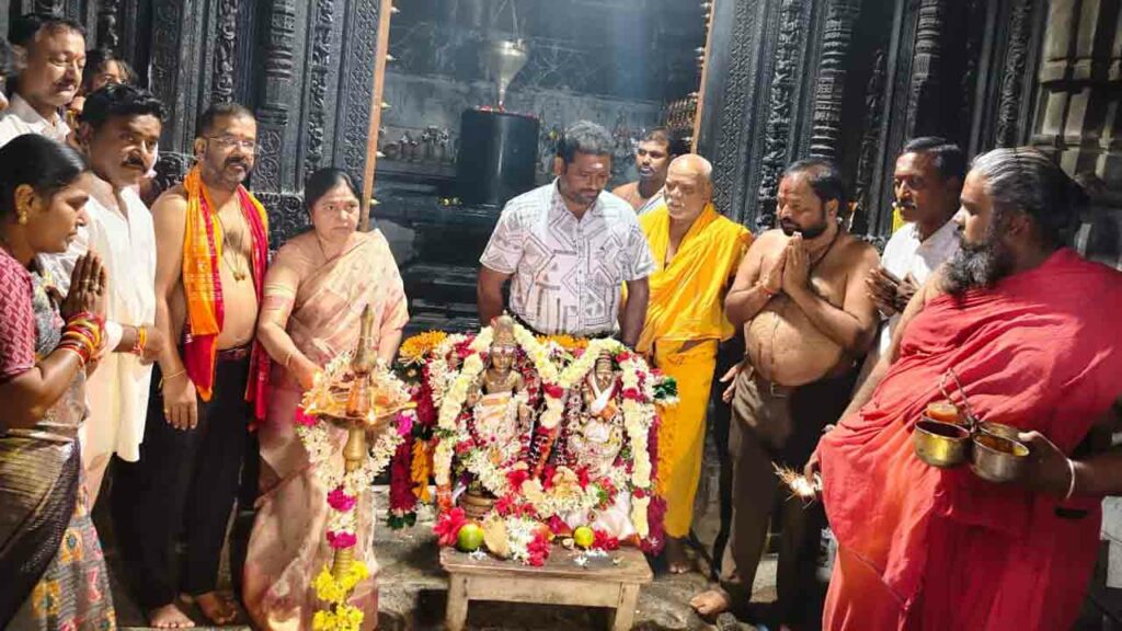 Thousand Pillar Temple | వేయిస్తంభాల దేవాలయంలో కార్తీక మాసోత్సవాలు ...