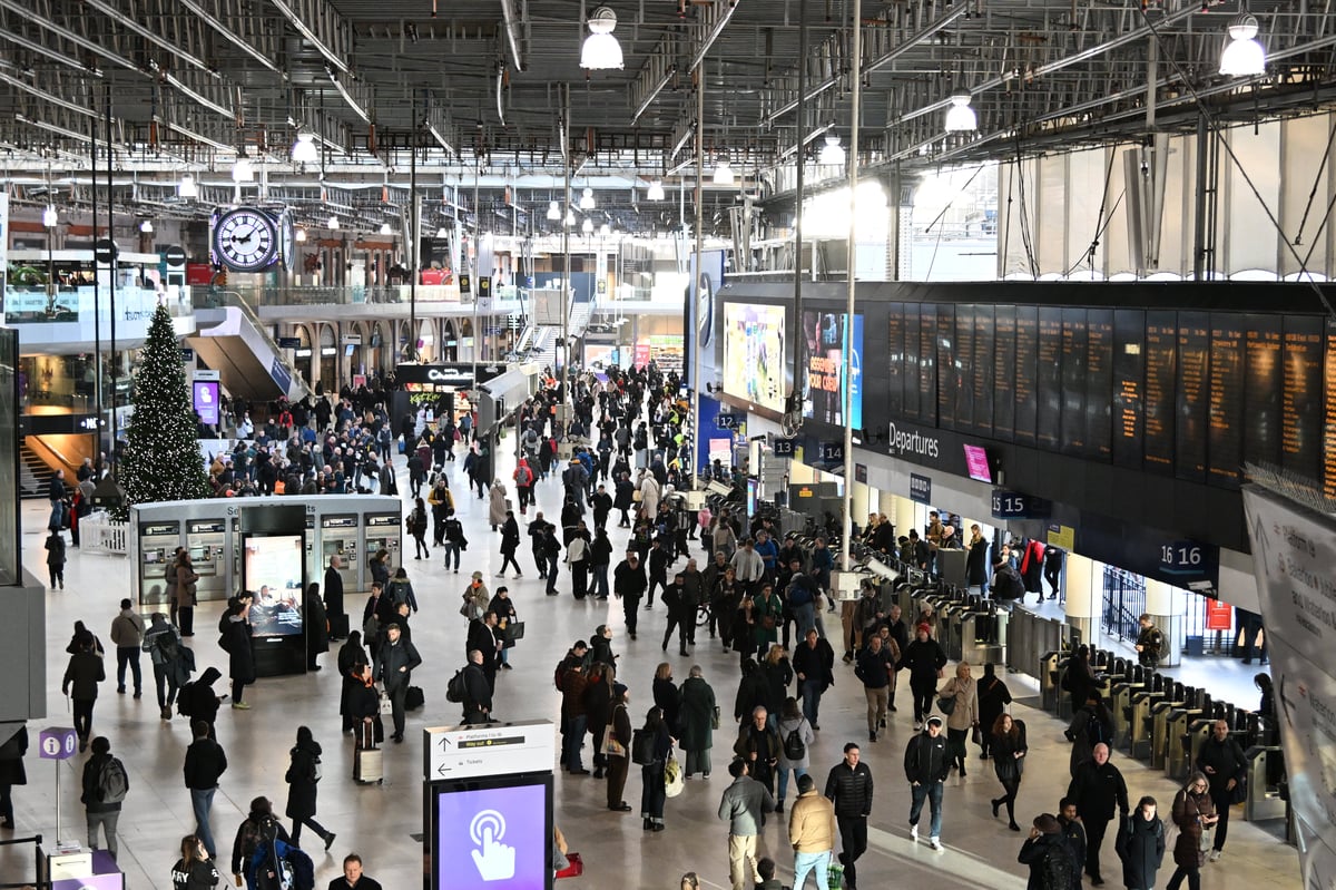 Train services at major London station delayed after smoke on tracks