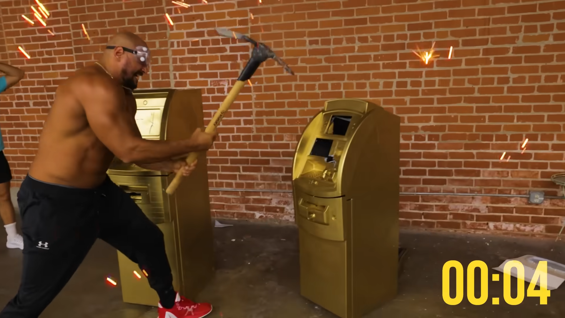 Can the world's strongest man break open a $100,000 ATM