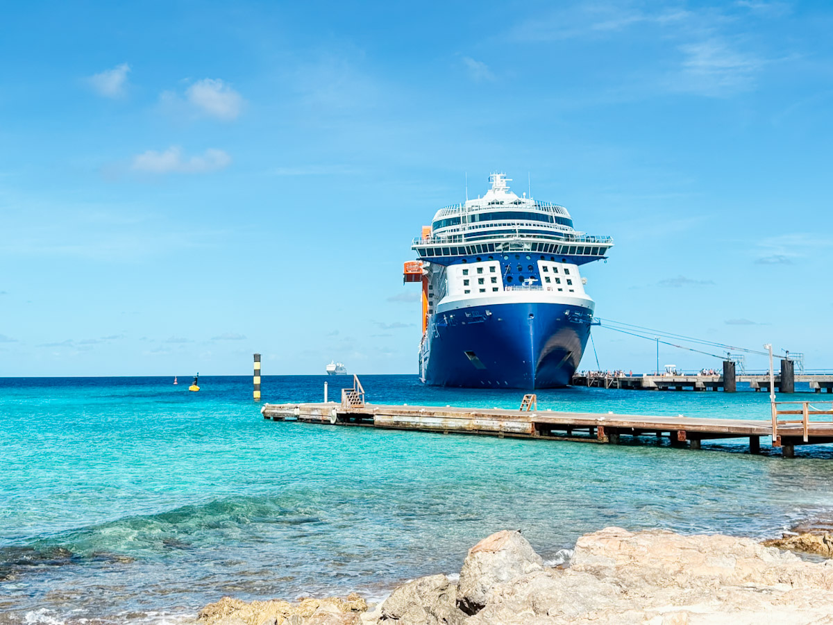 How to Plan Outfits for a Summer Cruise: A Complete Guide