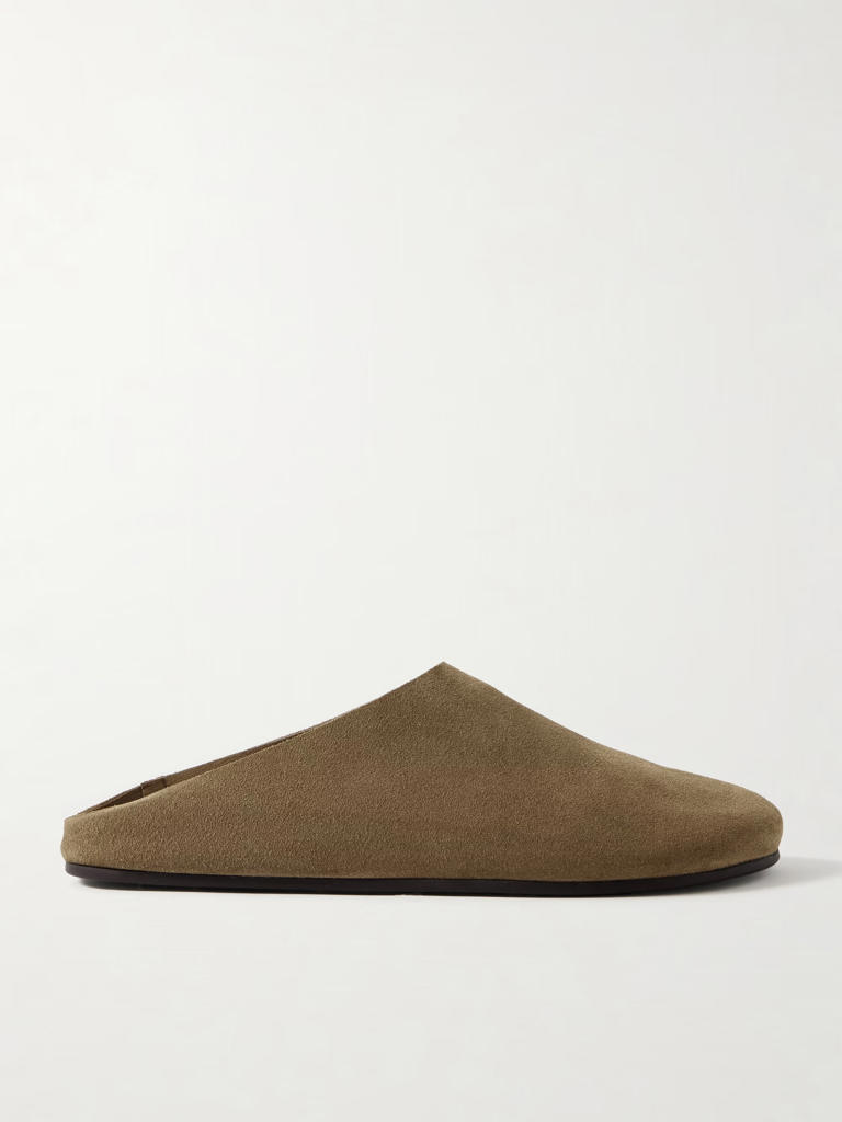 I Live in NYC, and These Are the 8 Items I See Moms Wear at Drop-Off