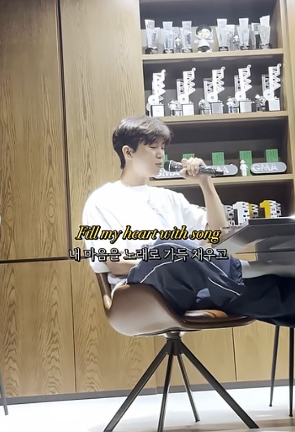 [영웅신문] 임영웅,'Fly Me To The Moon' 장꾸 매력 폭발한 영상 공개