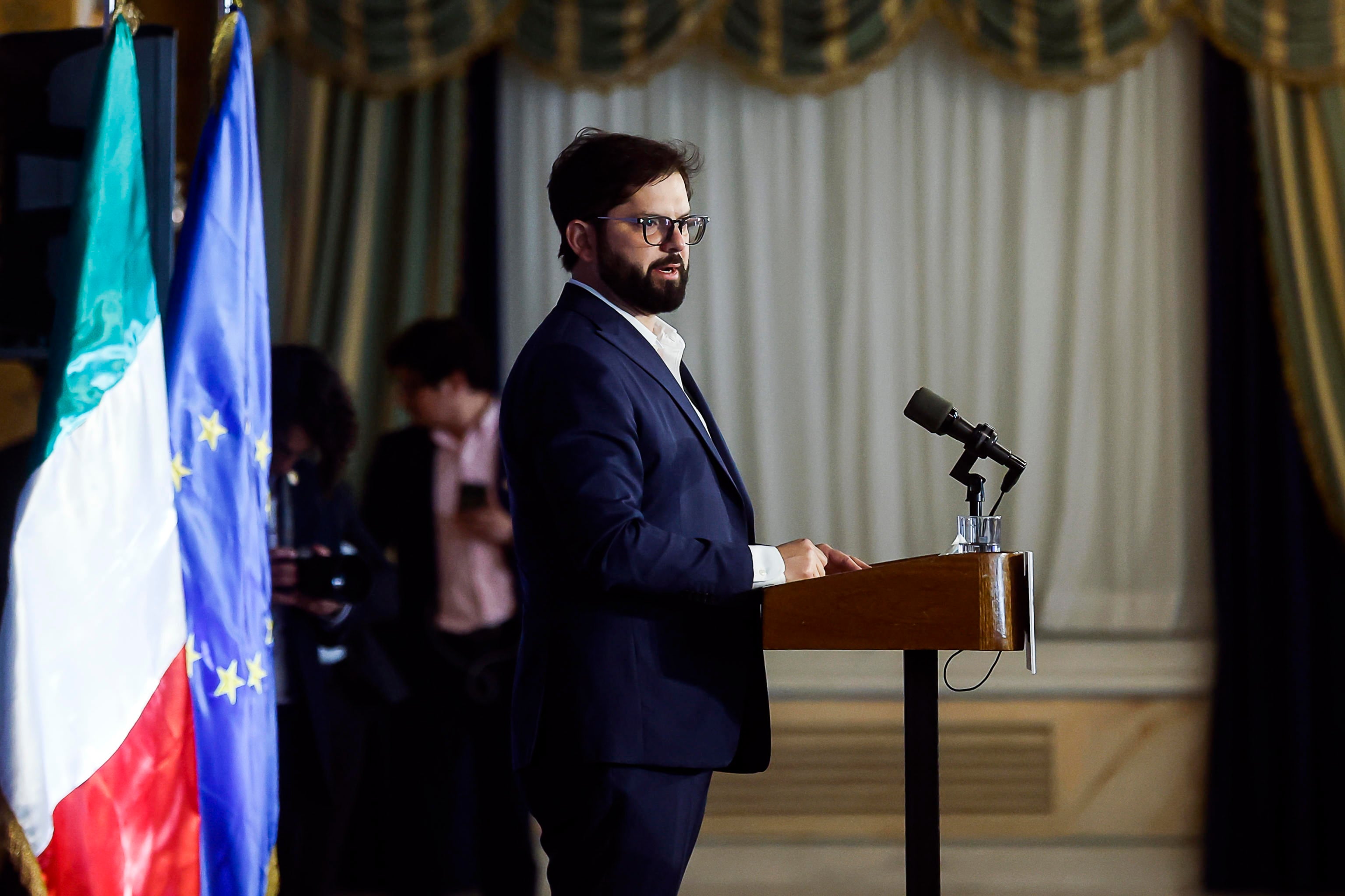 Boric intensifica las críticas a Kast ante la fuerza del ultraderechista