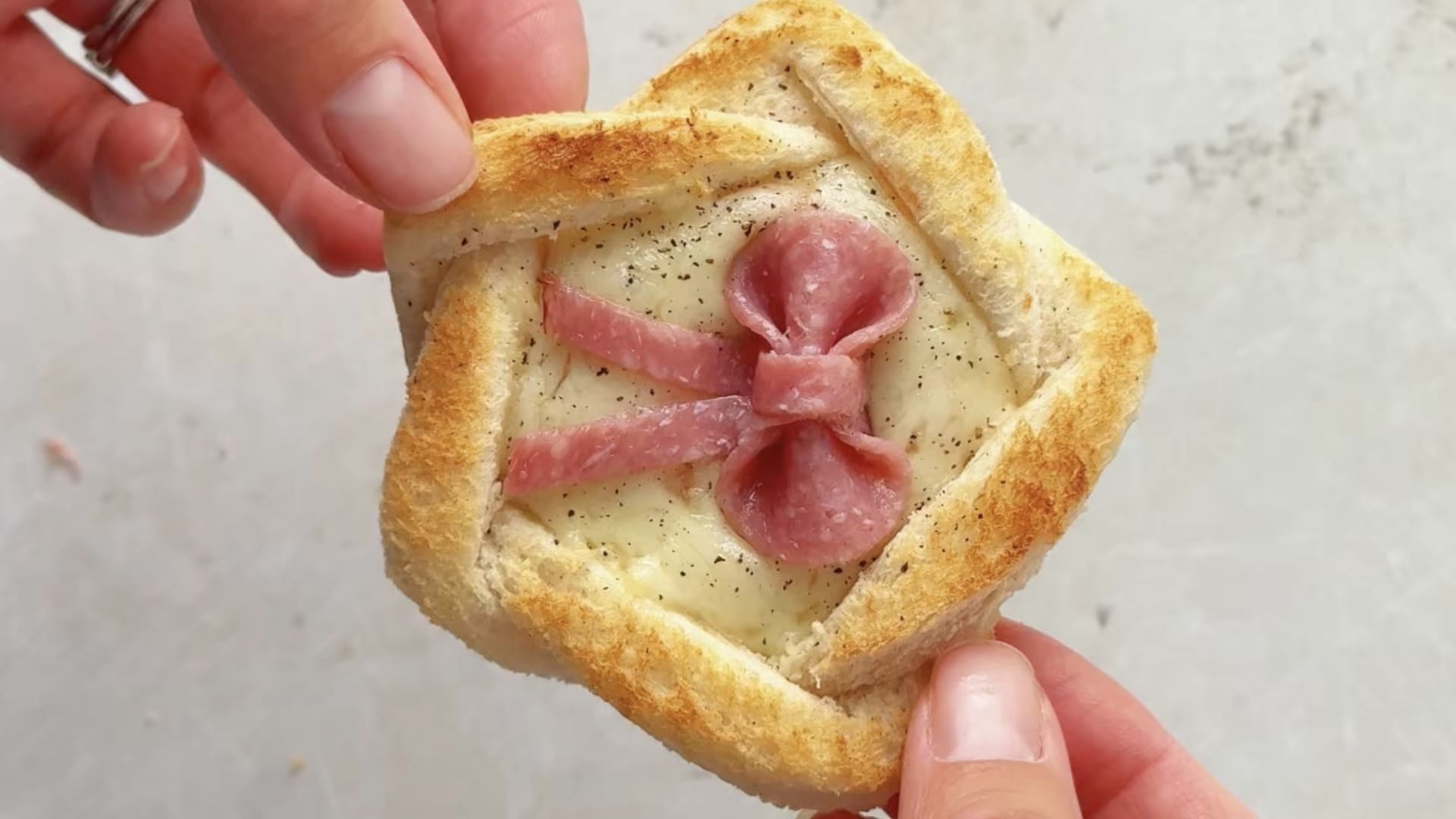 Toastlets torsadés, des mini pizzas sur toast avec une touche mignonne
