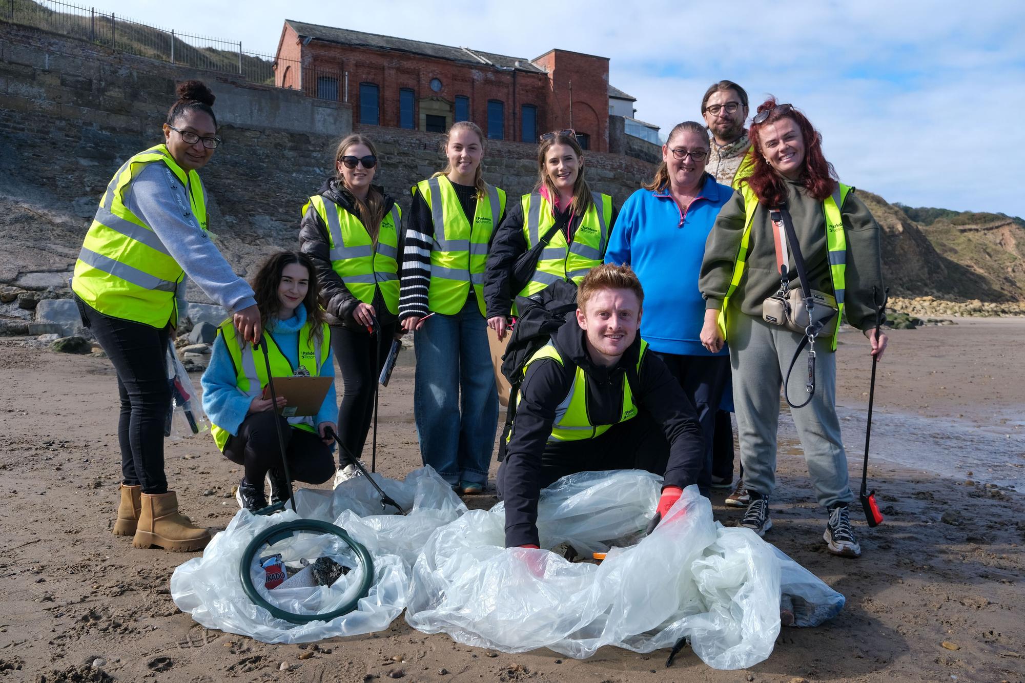 Parkdean Resorts cleans up Sussex coastline in annual Great British ...
