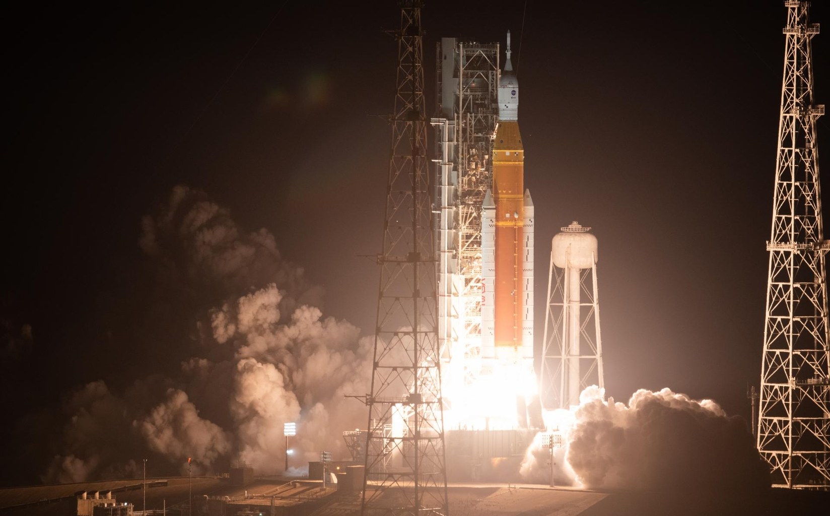 Tą rakietą astronauci NASA polecą na Księżyc. Ogromna konstrukcja
