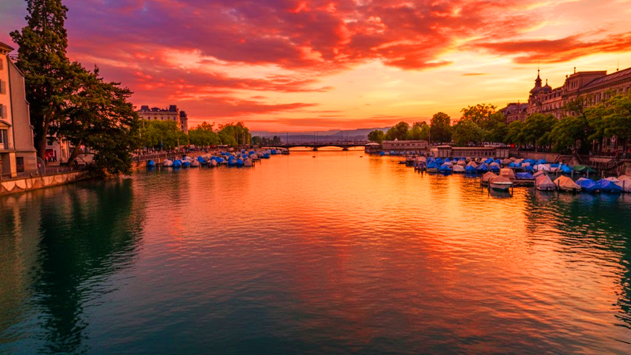 Zurich Walking Tour – City Streets and Lake Views Switzerland