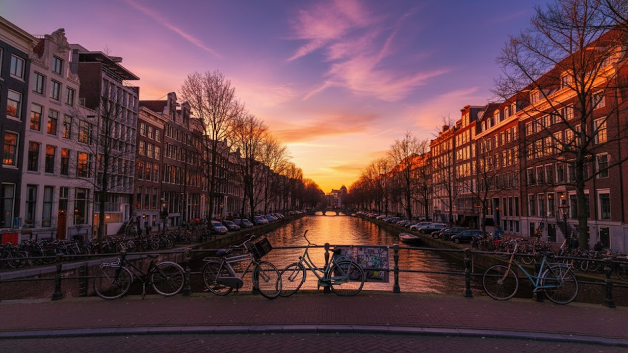 Amsterdam Walking Tour – Sunset Streets and Canals Netherlands