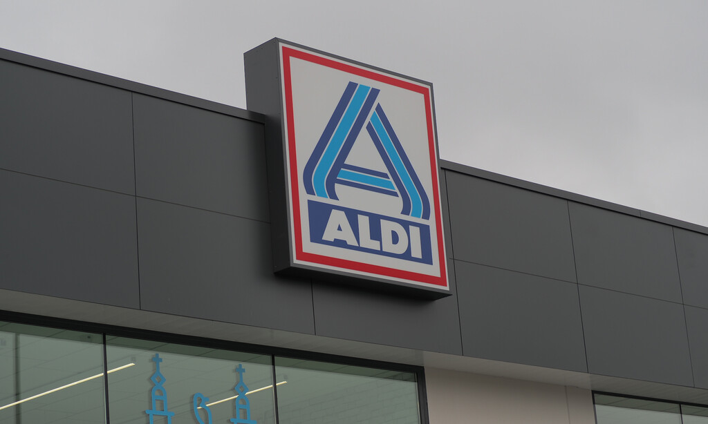 Hoy llega a Aldi la alternativa barata frente a las regletas y cuesta ...