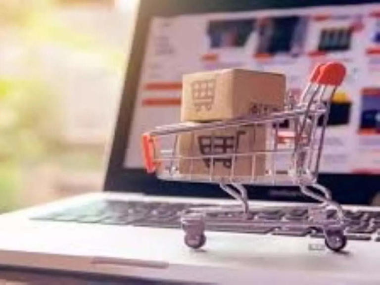 Online retail festive dependence easing