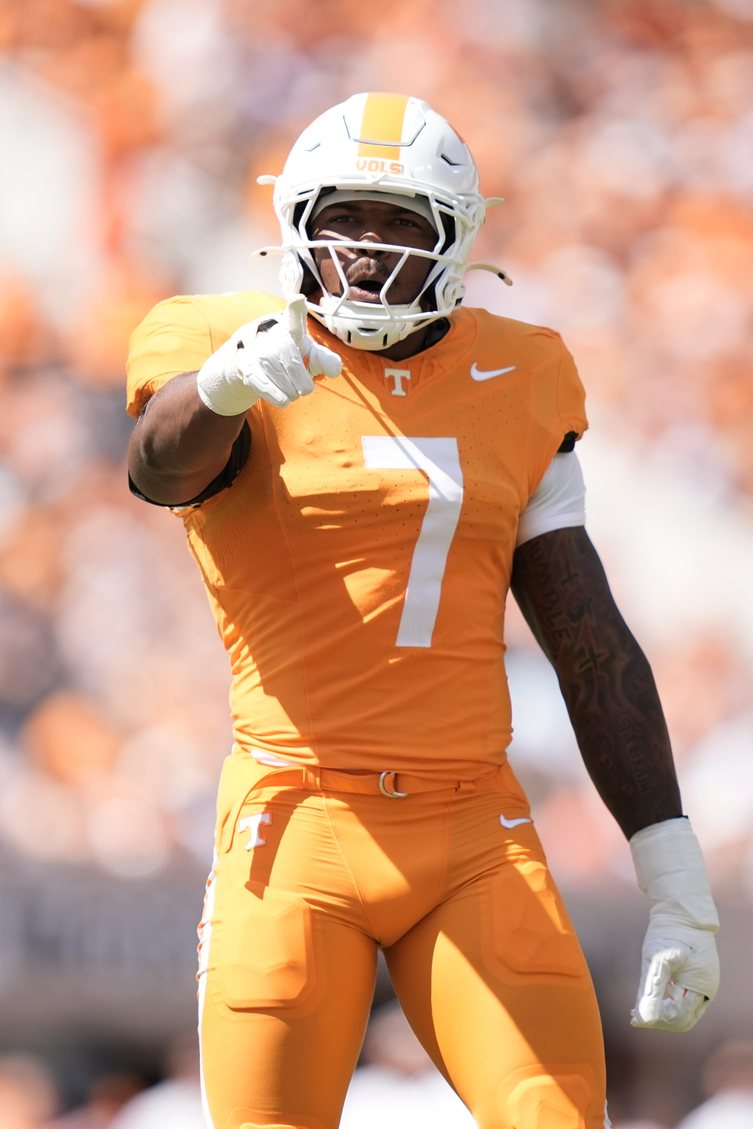 Tennessee LB Arion Carter withdraws from NFL draft to enter portal, per ...