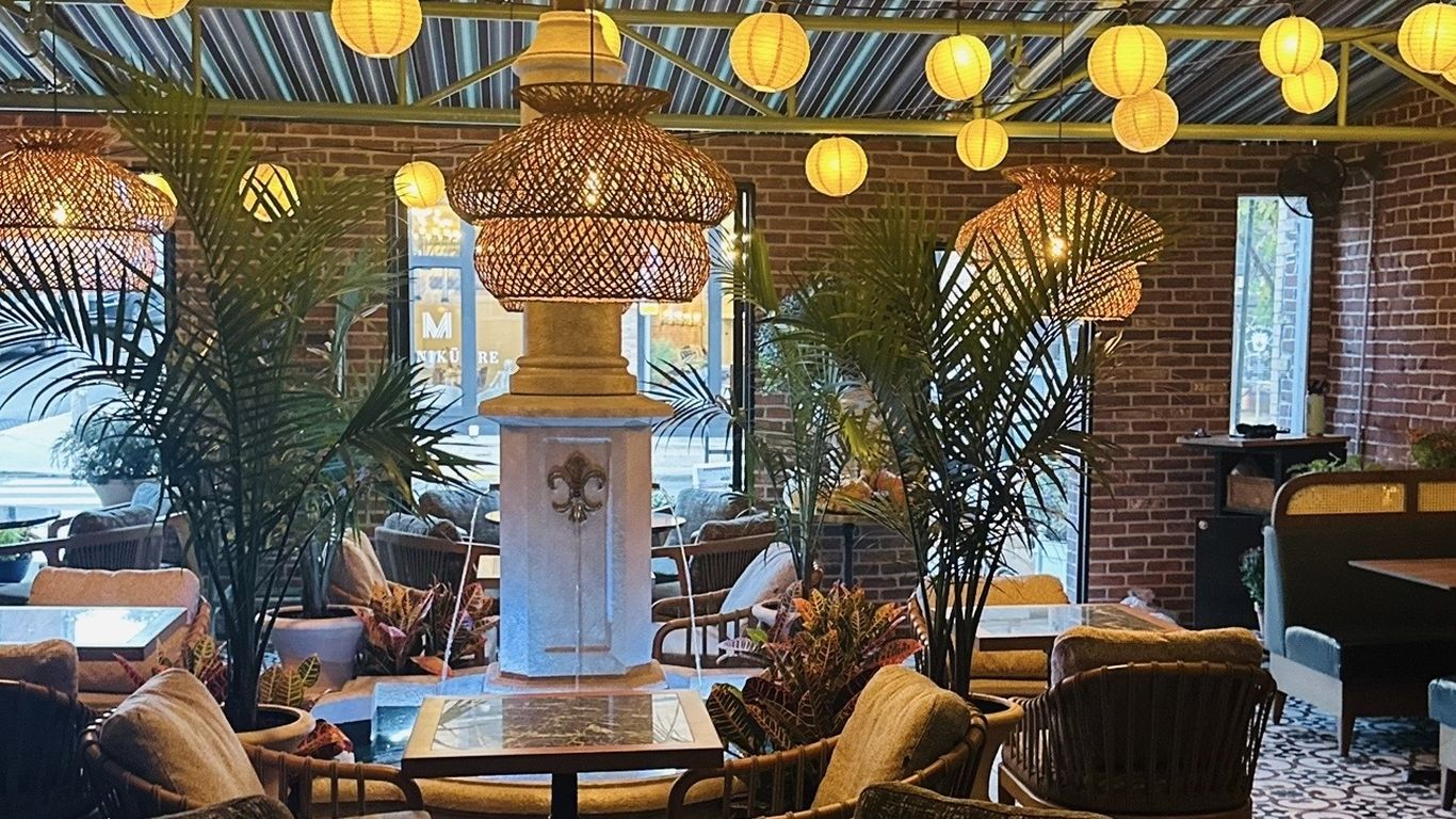 Poulet Bleu returns with Parisian flair