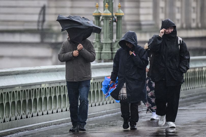 Storm Benjamin to batter UK with wind and rain as Met Office issues ...