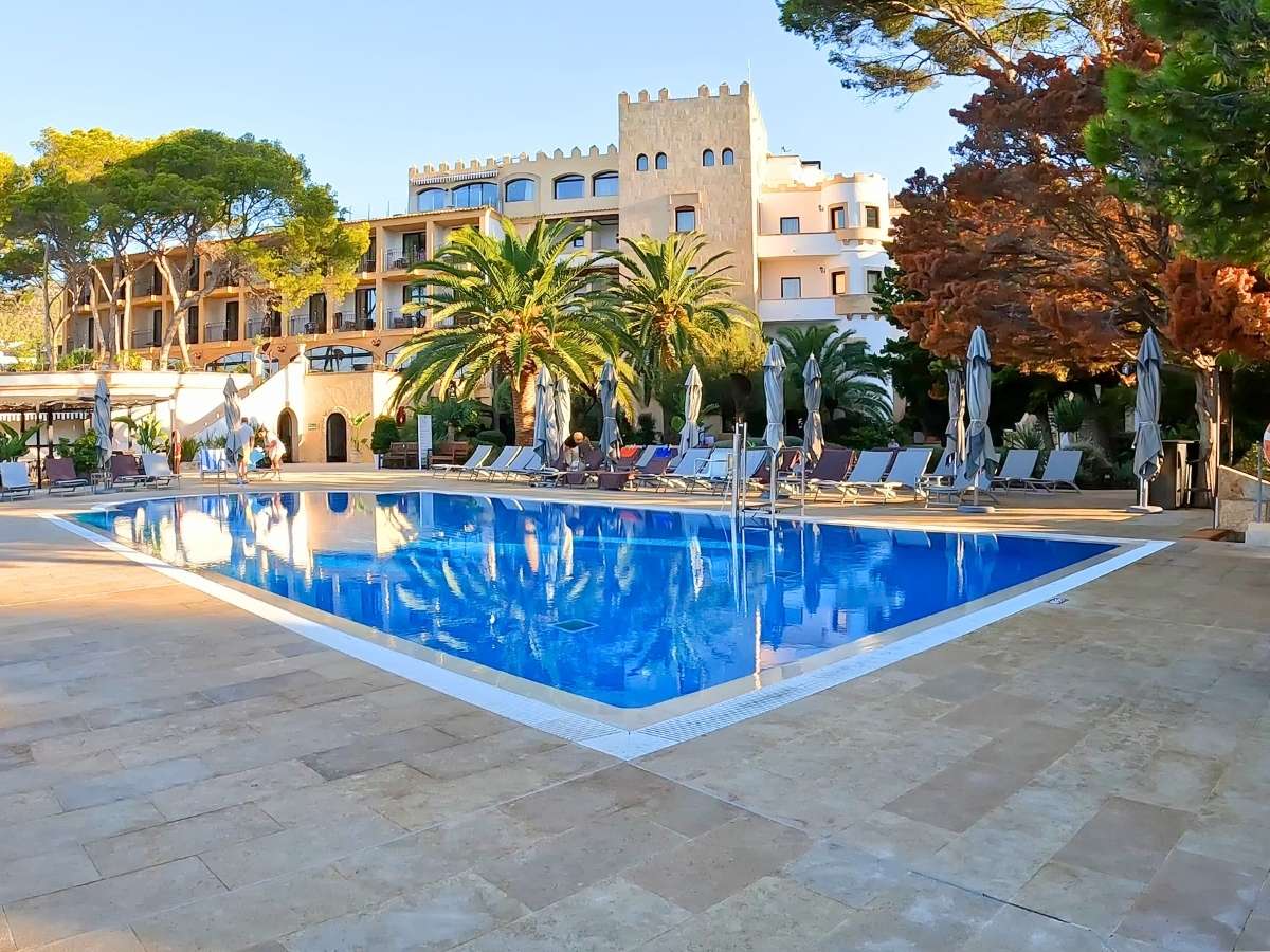 Honest Secrets Mallorca Review: Pros & Cons to Consider