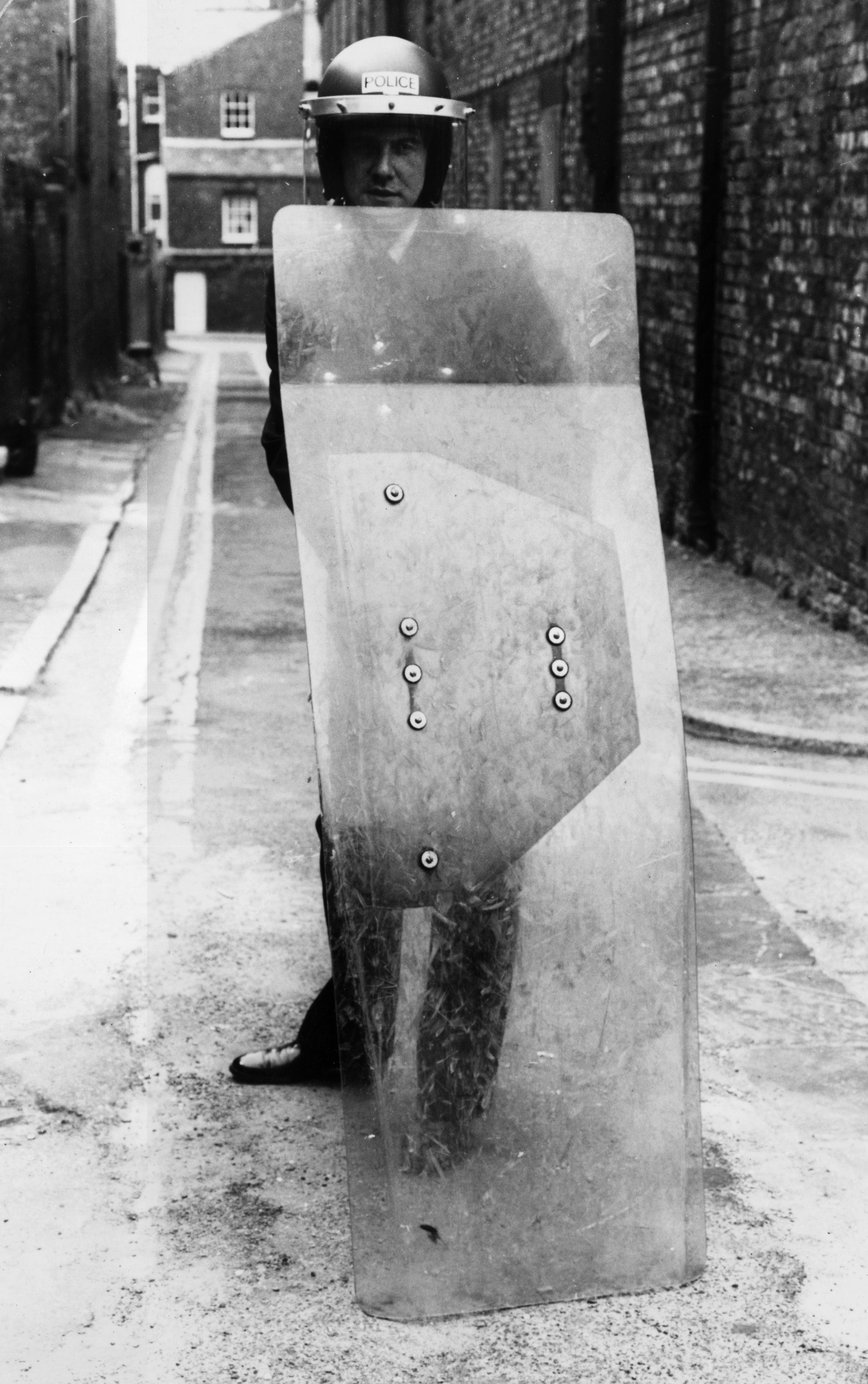 13 powerful images of Toxteth Riots in 1981 during three nights of fire ...