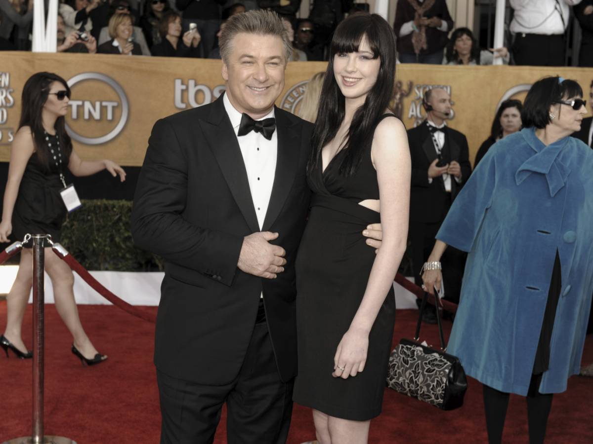 "Narcisisti e tossicodipendenti": La figlia di Kim Basinger e Alec ...