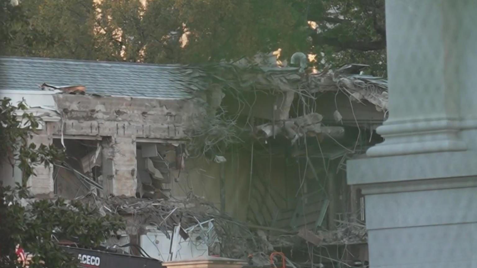 White House demolition causing backlash; President Trump says sound of ...