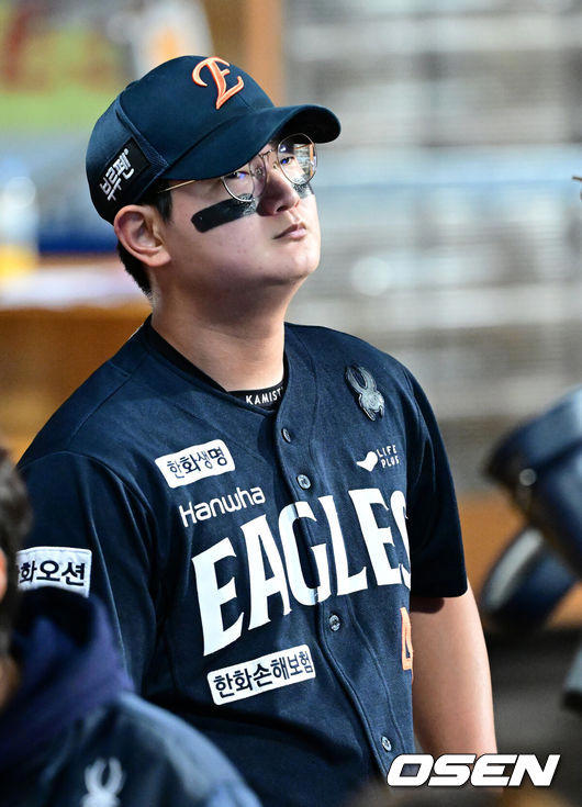 대체 왜? 19년 만에 KS 진출 걸린 한판인데…김서현 살리기 대실패, 김경문 믿음 야구 안 통했다 [PO4]