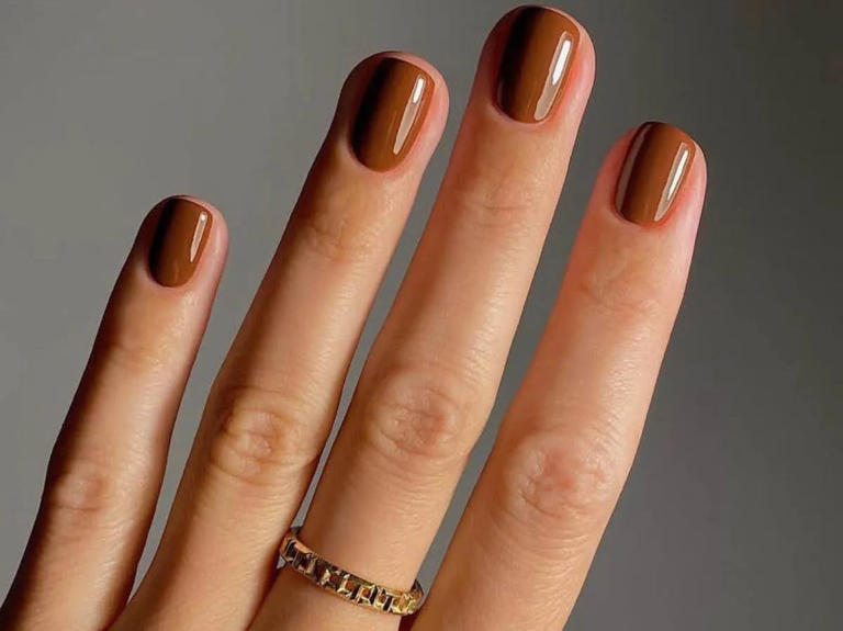 Cinnamon nails: Το χρώμα της γλυκιάς κανέλας έρχεται να απογειώσει το ...