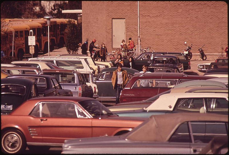 Photographs Capturing 1970s Social Life In Parking Lots