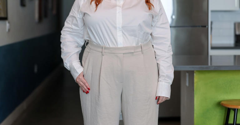 I teach people how to pose in photos: Follow 7 rules to look more ...