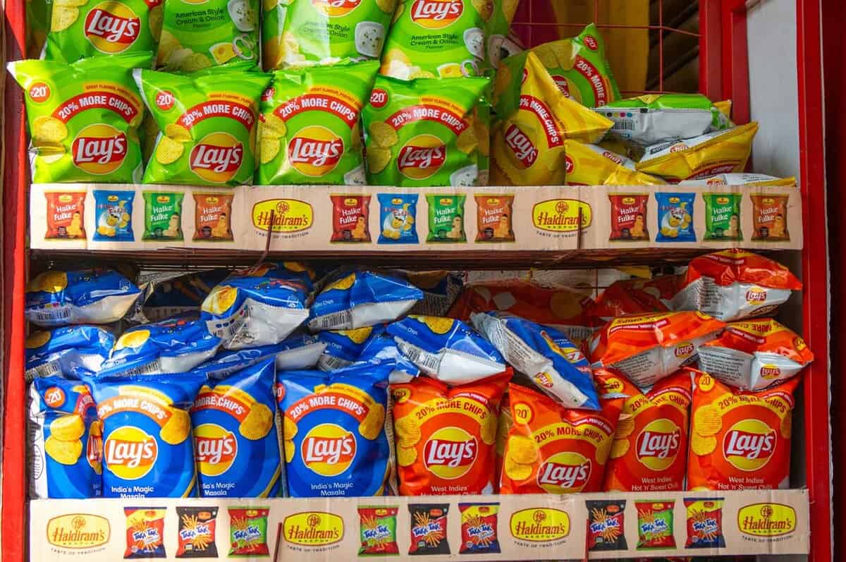 12 Iconic Chips Americans Secretly Miss from the 2000s Snack Aisle