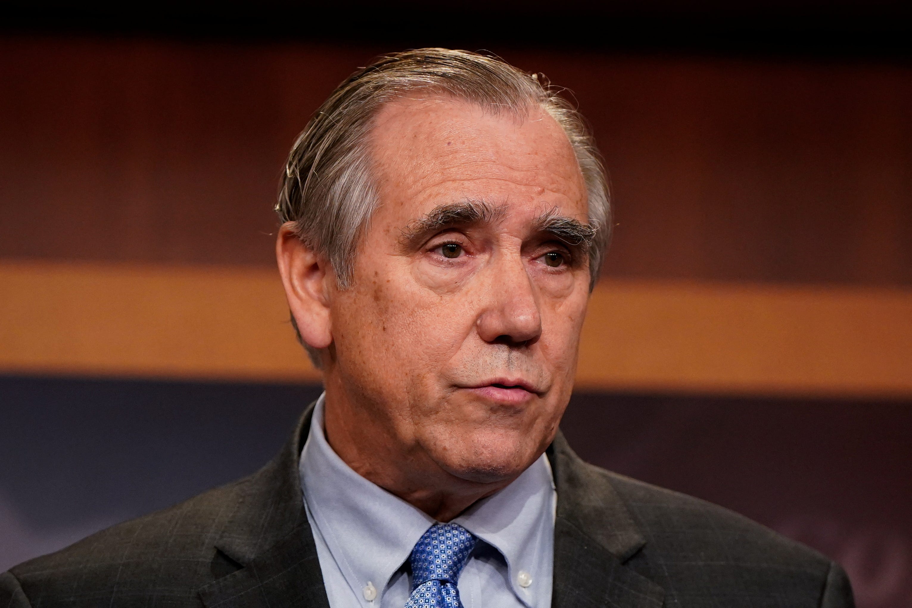 Democrat Jeff Merkley breaks state record with 22-hour Senate speech to ...