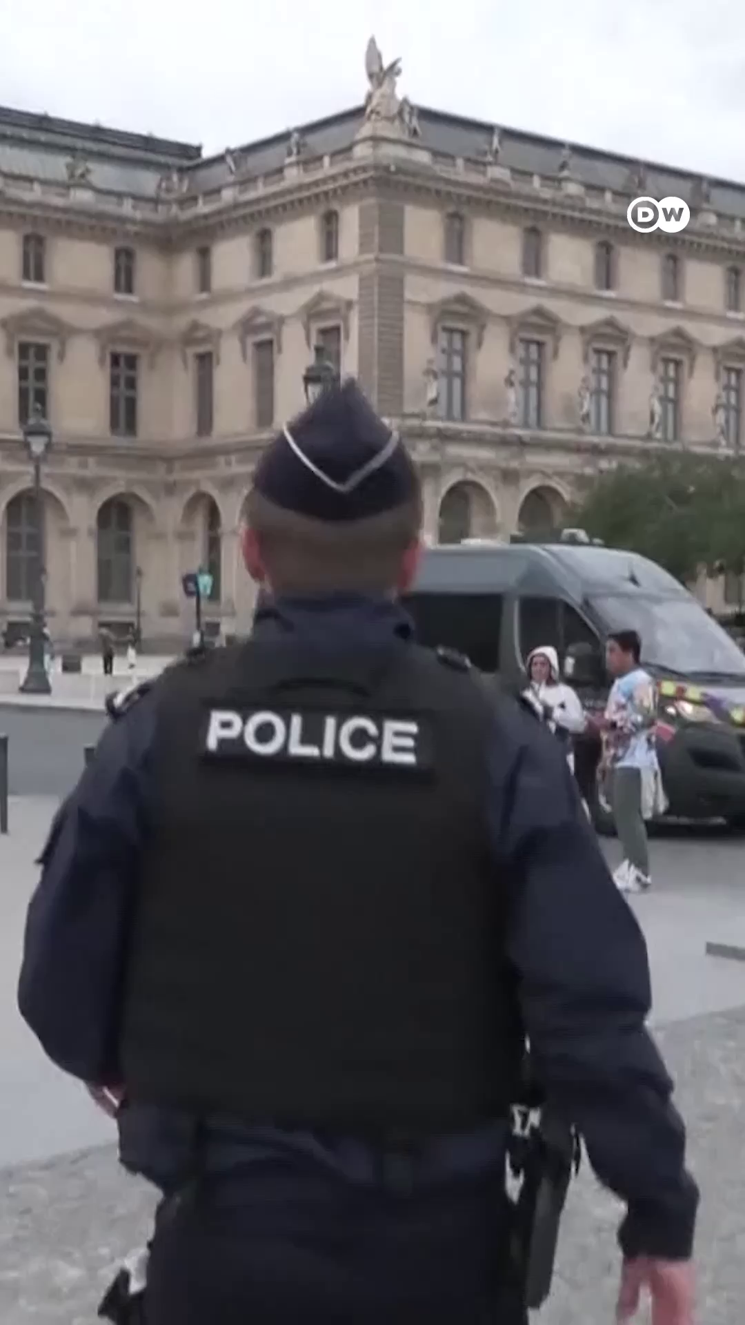 Robbers steal French crown jewels from Louvre