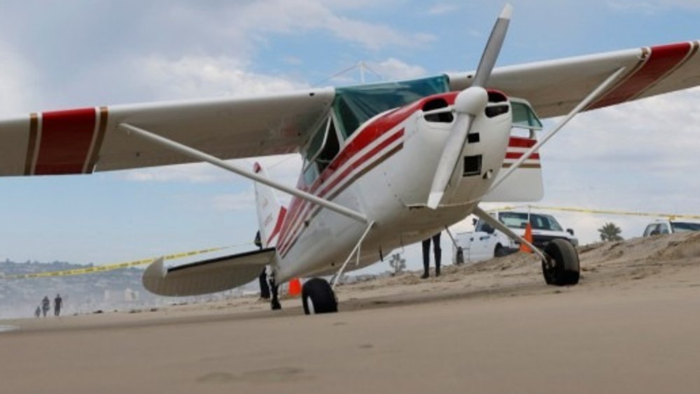 Due to engine failure: Cessna makes emergency landing on beach