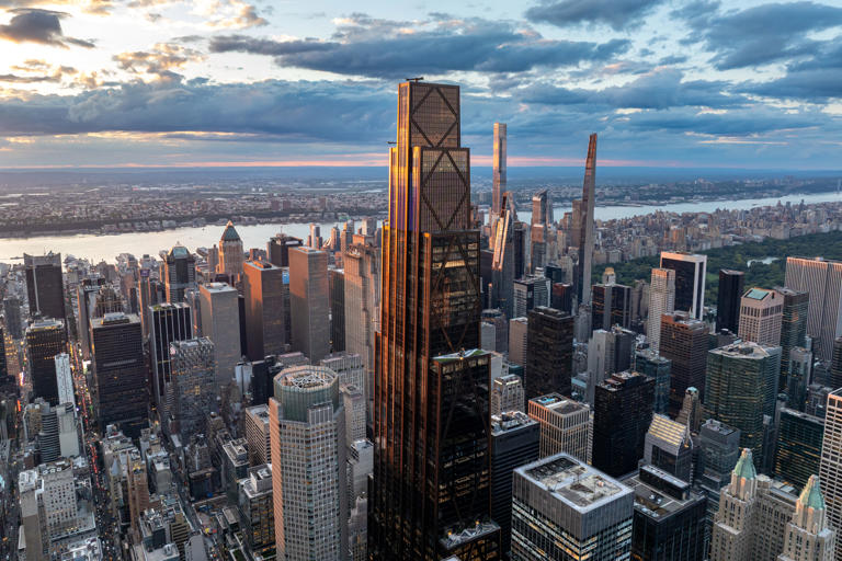 Jamie Dimon's $3 billion bet on NYC is complete as JPMorgan officially ...