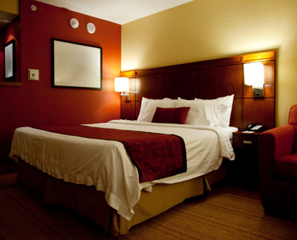 Small bedroom layouts that feel spacious