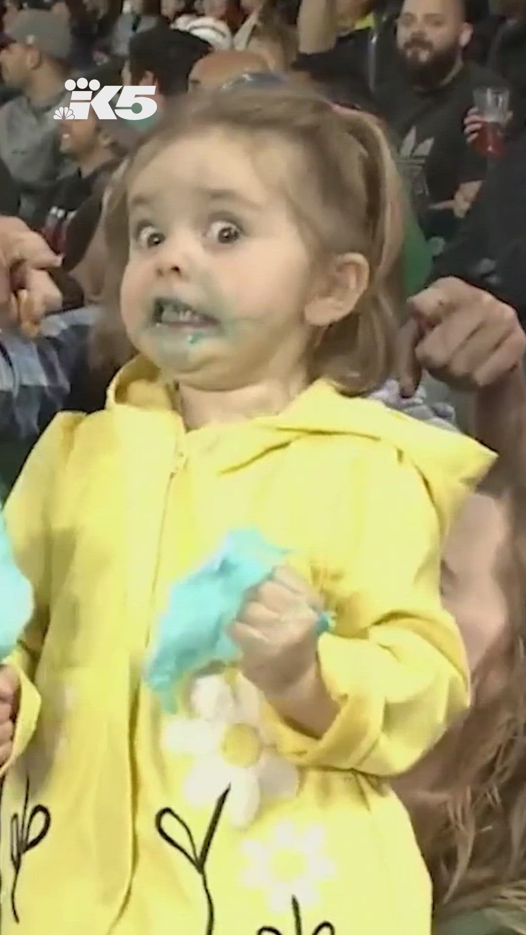 Viral Mariners "cotton candy girl" still keeping the team spirit alive