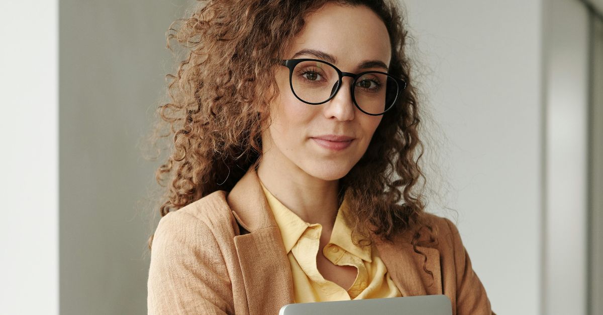 What Do Smart Women Avoid Doing In Public?