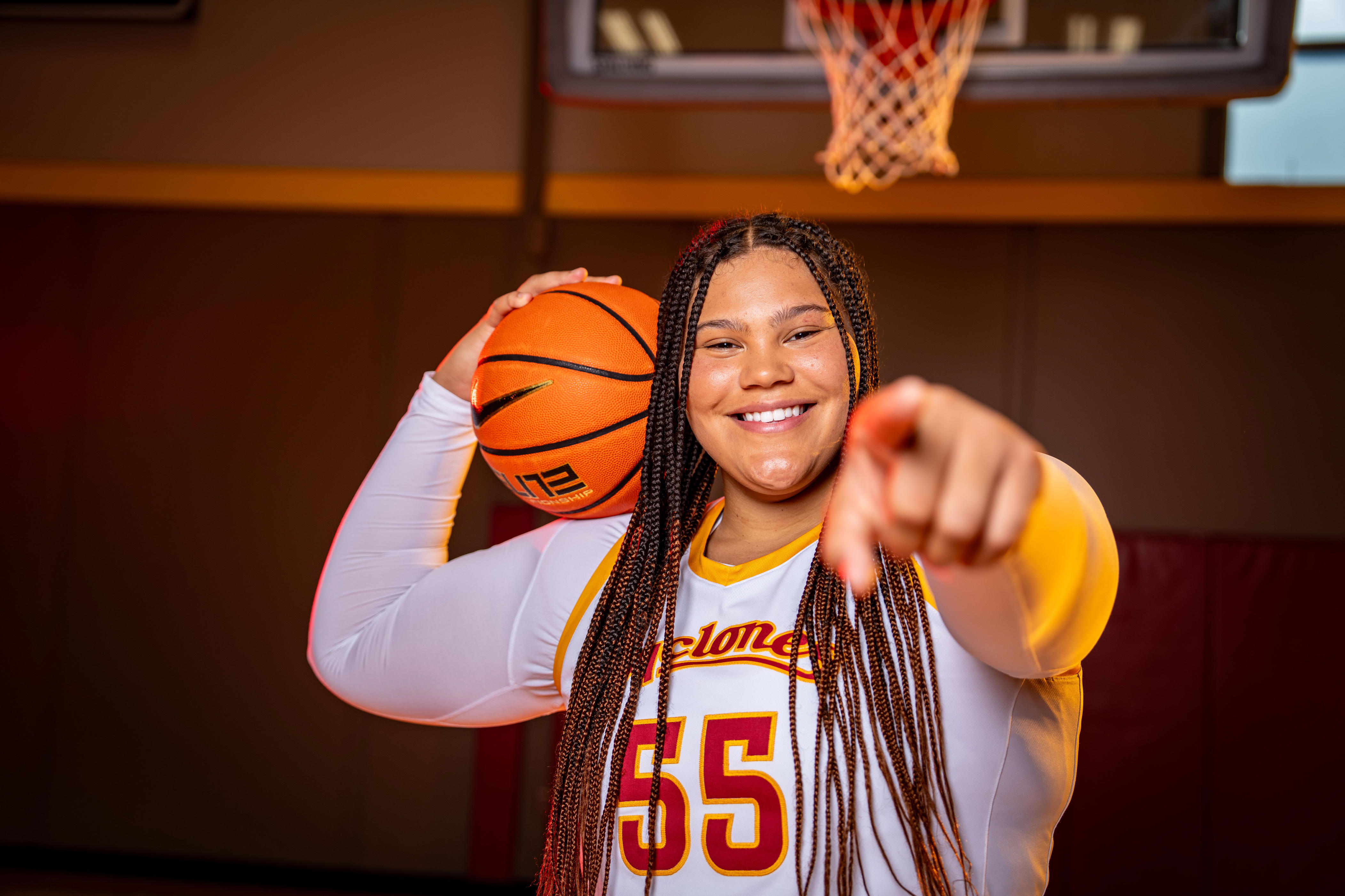 Iowa State's Audi Crooks surprises internet playing piano during Big 12 ...