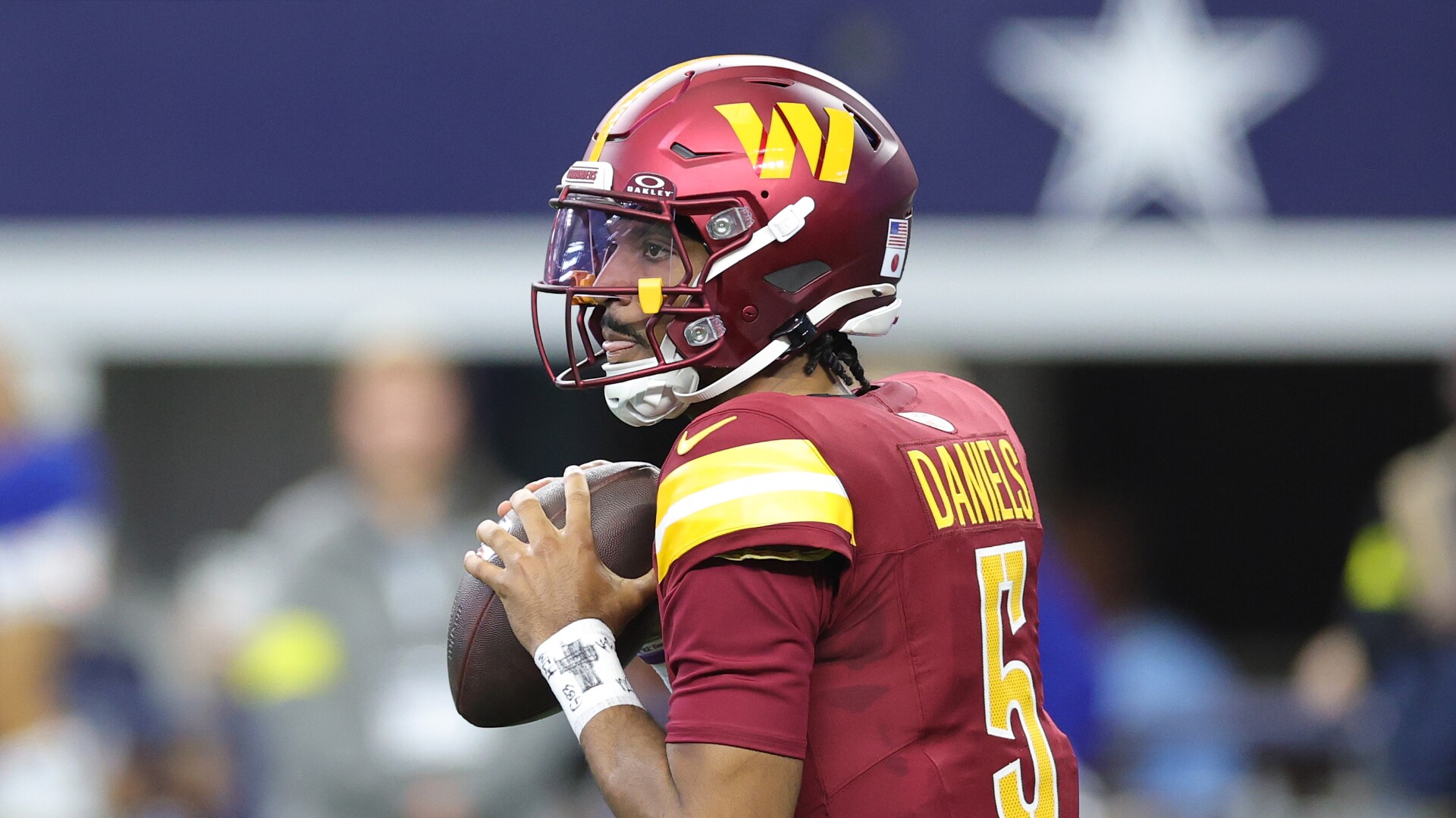 Reports: Jayden Daniels to miss Week 8 with hamstring injury