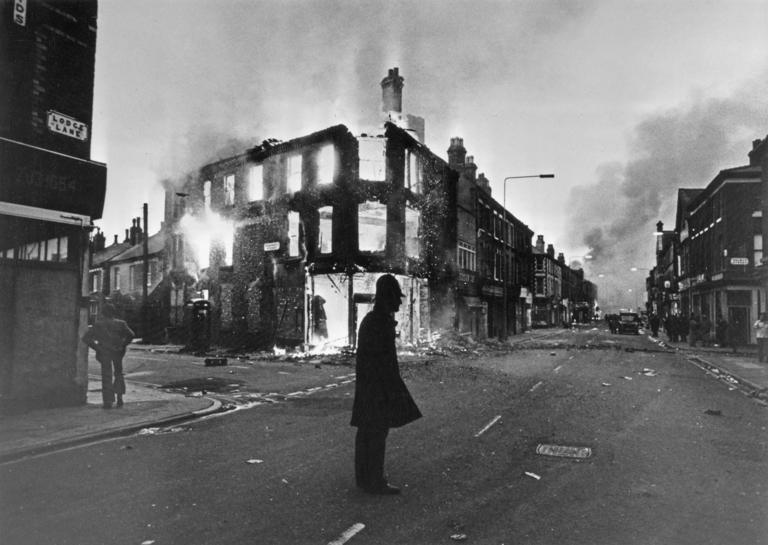 13 powerful images of Toxteth Riots in 1981 during three nights of fire ...