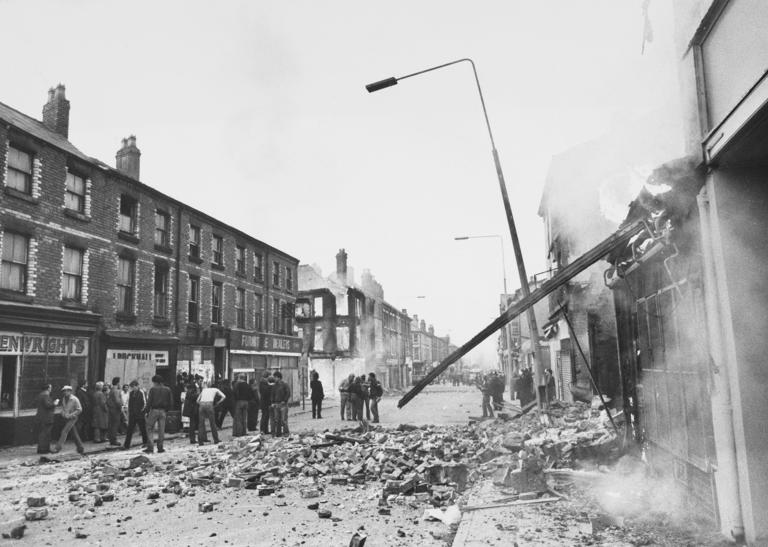 13 powerful images of Toxteth Riots in 1981 during three nights of fire ...