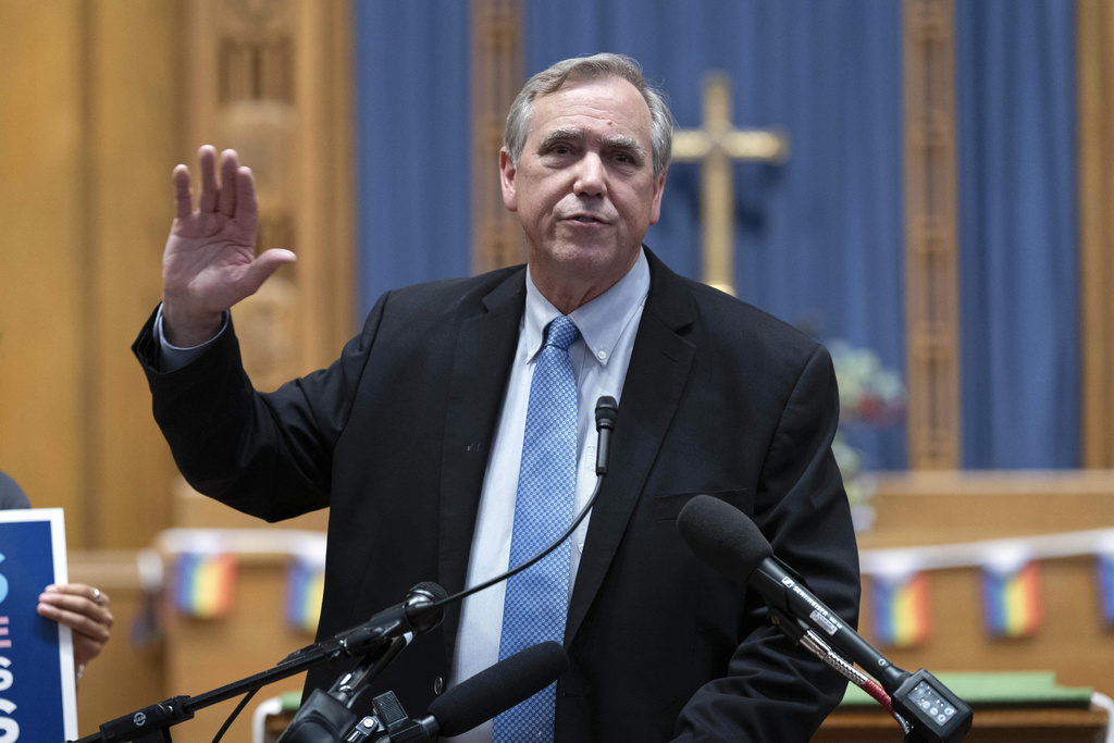 Merkley rails against Trump politics in filibuster speech during ...