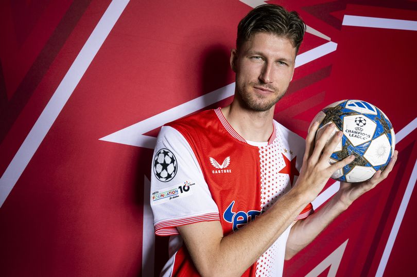 I don't want to be cocky but I should be playing for Man United - I ...