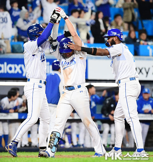 ‘기사회생했다!’ 삼성, ‘김영웅 2홈런 6타점 미친 활약’ 앞세워 한화에 3차전 패배 설욕…PO 2승 2패로 대전행 [MK PO4]